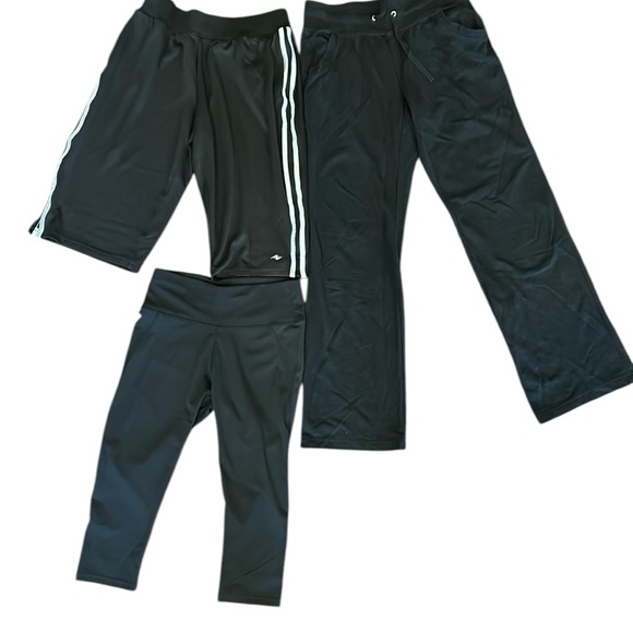made for life | Pants & Jumpsuits | 3 Set Bundle Women Jogger 2 Capris ...